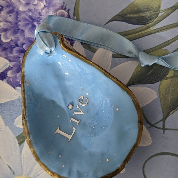 Hand Crafted | Accents | Set Of 3 Handcrafted Oyster Shells Live Love ...